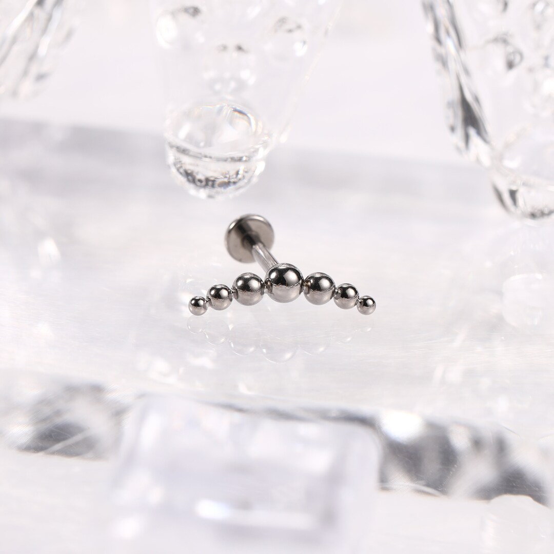 16G G23 Titanium Labret Studs Lip Piercing Internally Threaded Medusa ...