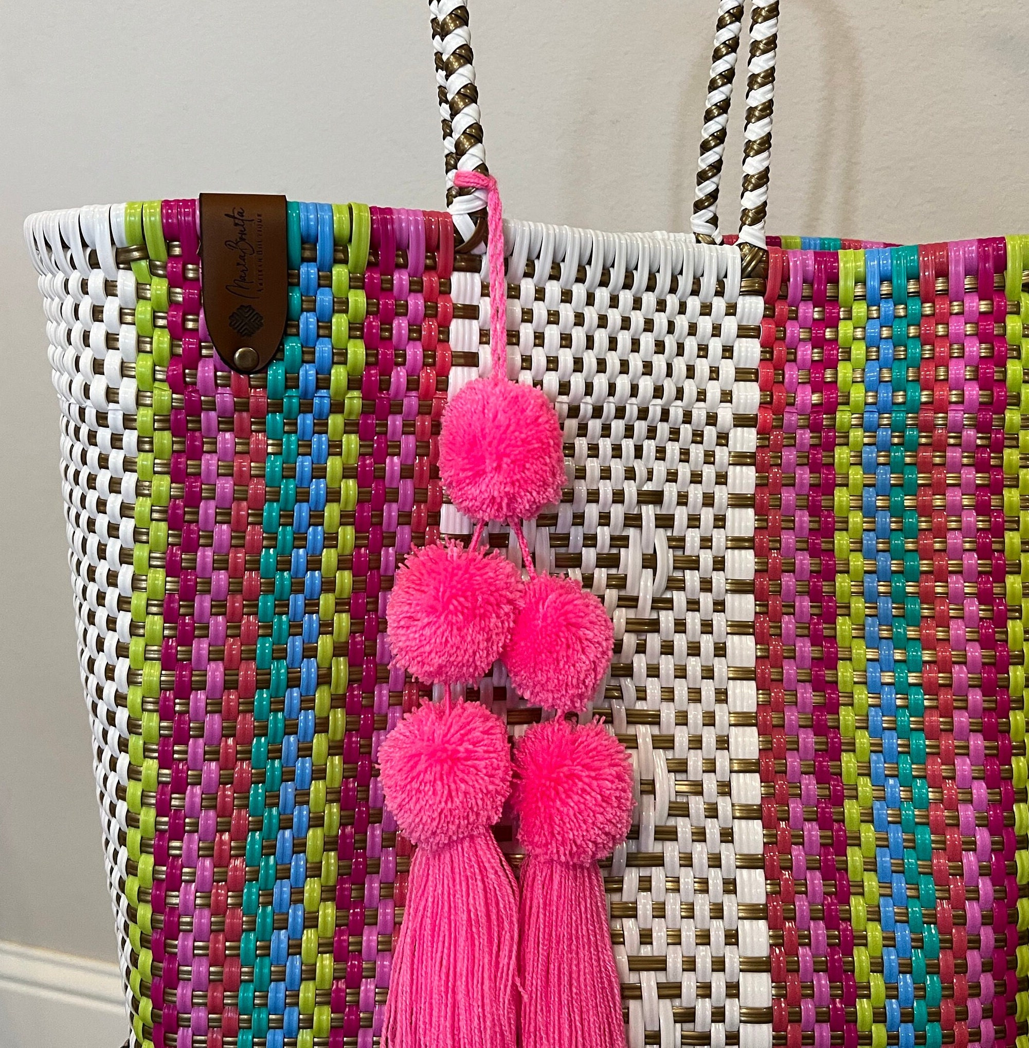 Med Tote. Beach Tote. Handwoven Plastic Bag. 13/13/7 Inches. - Etsy