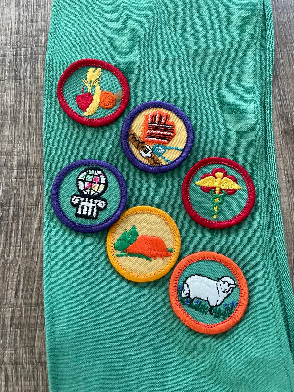 Vintage Girl Scouts Green Sash With Patches and Pins - Etsy