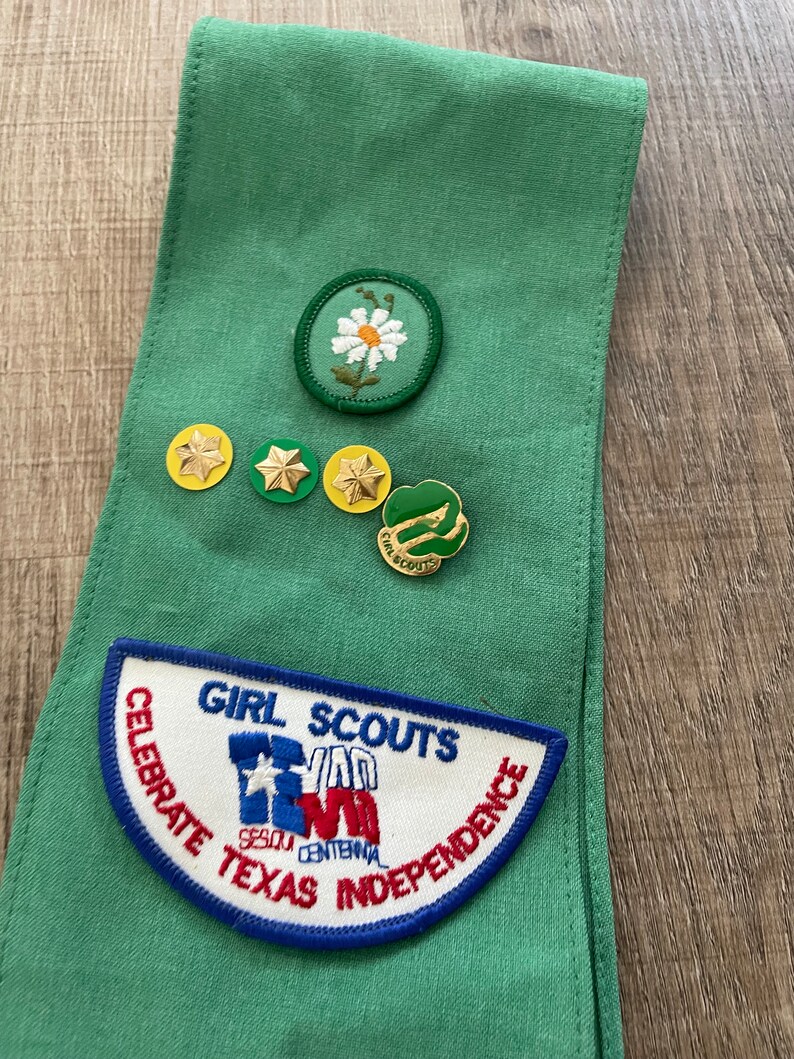 Vintage Girl Scouts Green Sash With Patches and Pins - Etsy