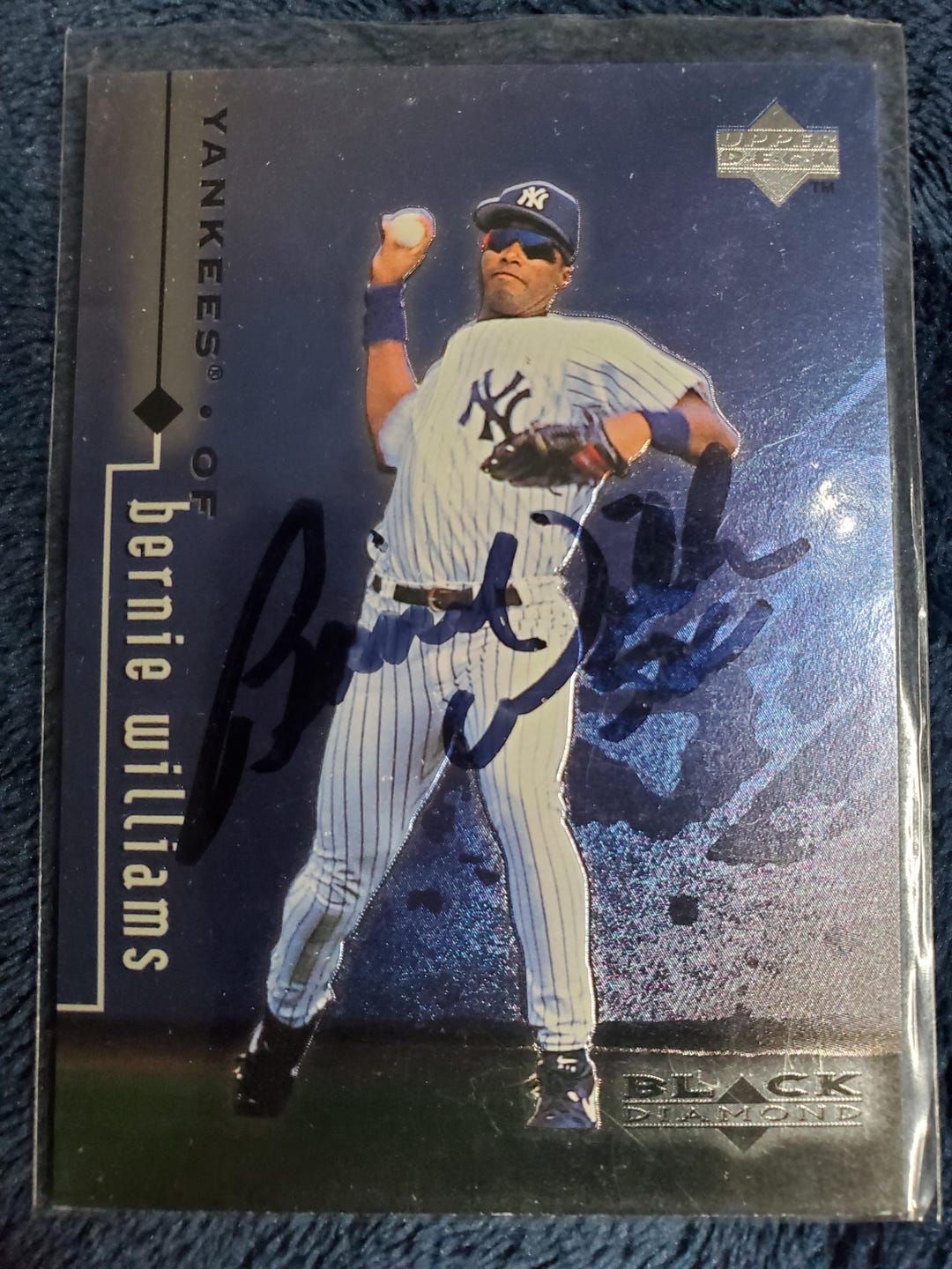Bernie Williams Authentic Hand Signed 1999 Black Diamond Baseball Card ...