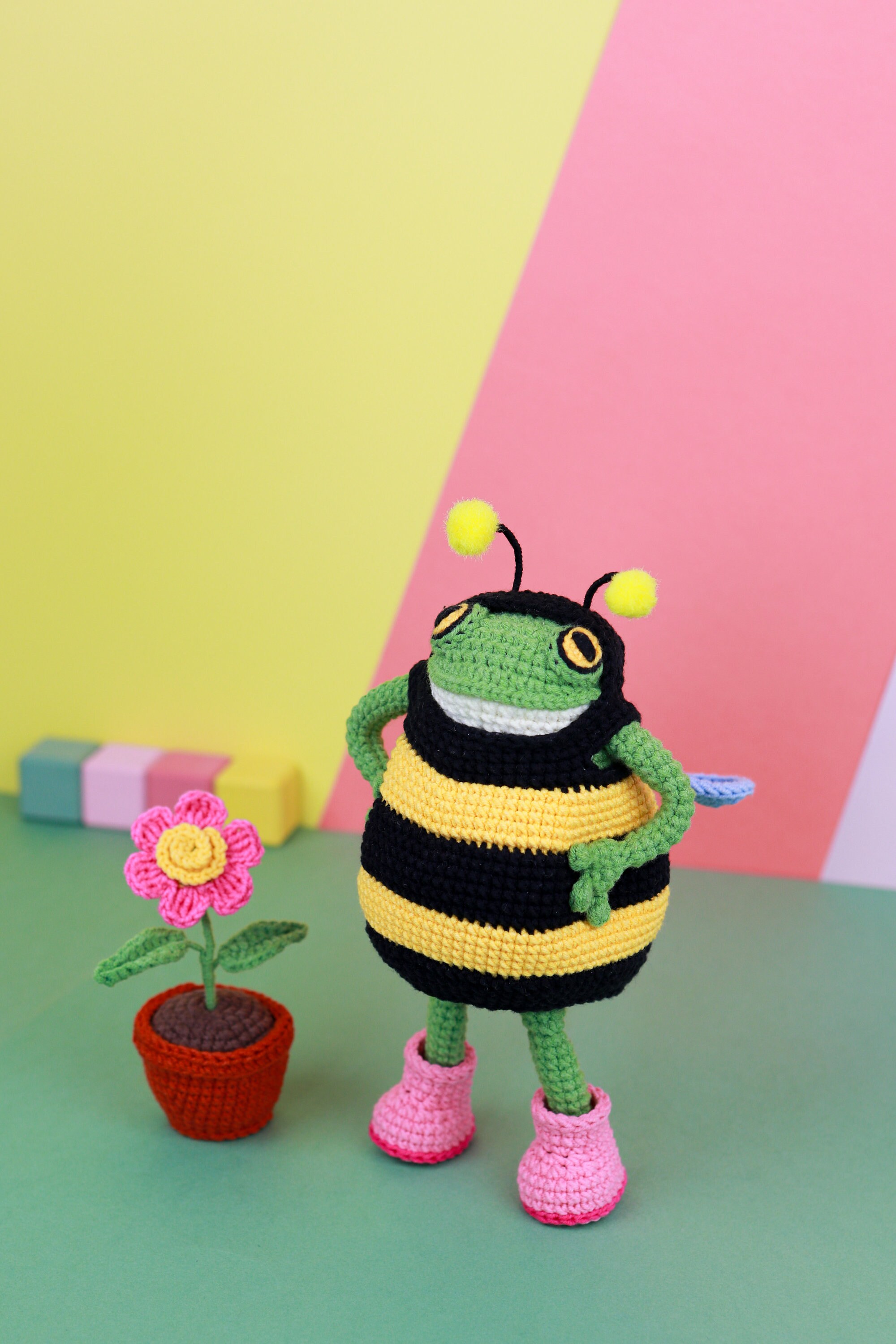 Bee costume for the frog, bumble bee attire, PDF crochet pattern ...