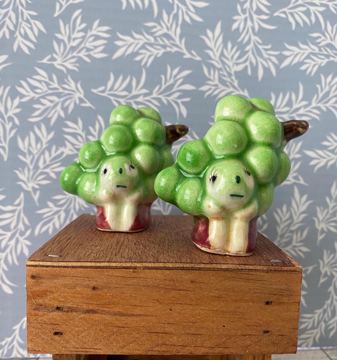 Vintage MCM 1950's Anthropomorphic Grape Bunch Salt and Pepper Shakers ...