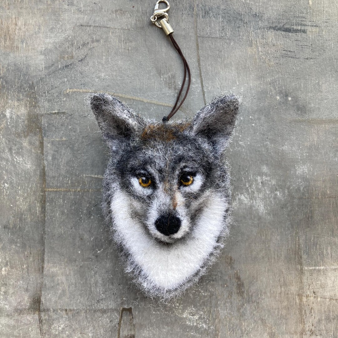 Realistic Gray Wolf Keychain Handmade Animal Replica Bag Charm Needle ...