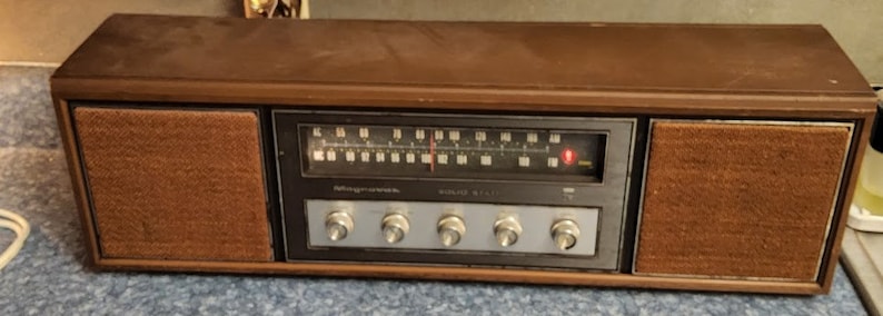 Vintage Working Magnavox Solid State Radio Walnut Finish 27" Stereo AM ...