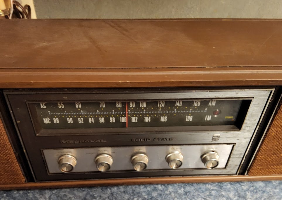Vintage Working Magnavox Solid State Radio Walnut Finish 27" Stereo AM ...