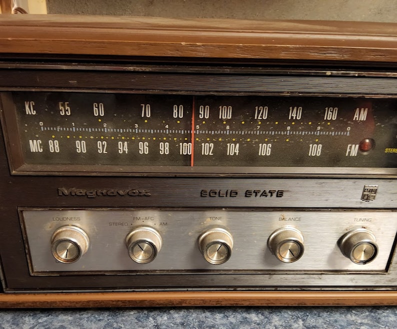 Vintage Working Magnavox Solid State Radio Walnut Finish 27" Stereo AM ...