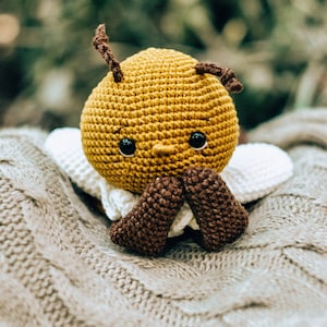 Bee Lovey Blanket Pattern. Snuggler Crochet Toy. - Etsy