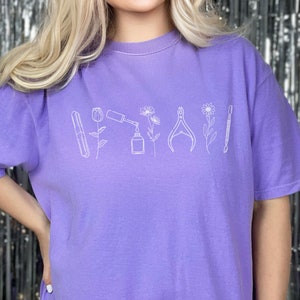 Comfort Colors Nail Tech Tshirt, Wildflower Nail Artist Shirt ...