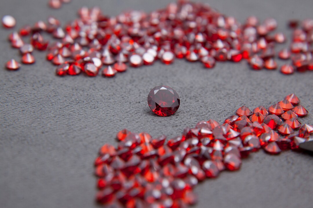 Round Shape Garnet Red Color, Cubic Zirconia (CZ), Round Brilliant Cut ...