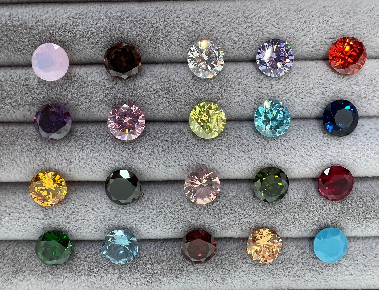 Round Shape Garnet Red Color, Cubic Zirconia (CZ), Round Brilliant Cut ...