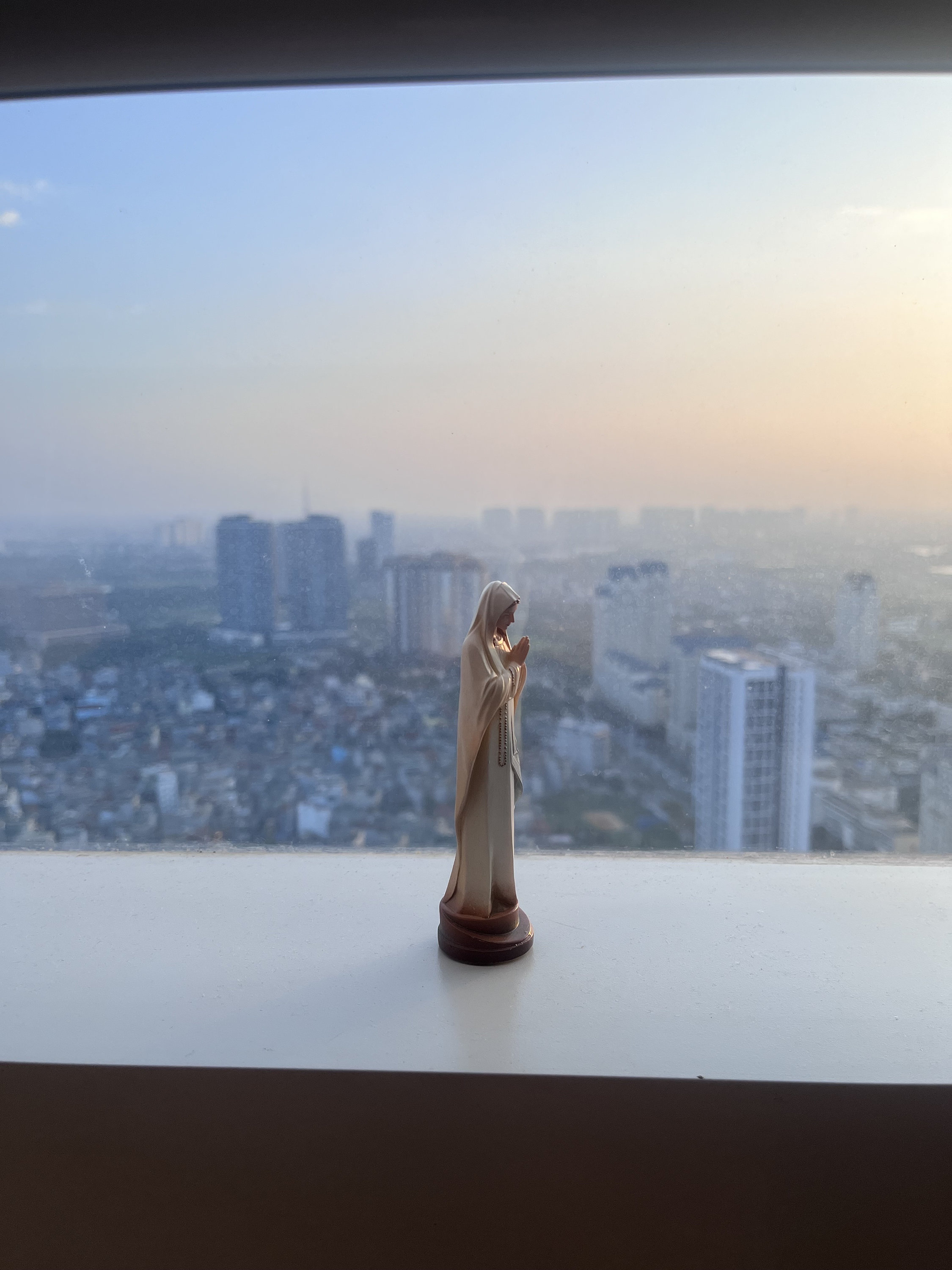 Mini Mary Statue, Praying Virgin Mary Statue, Beautiful Catholic Gift ...