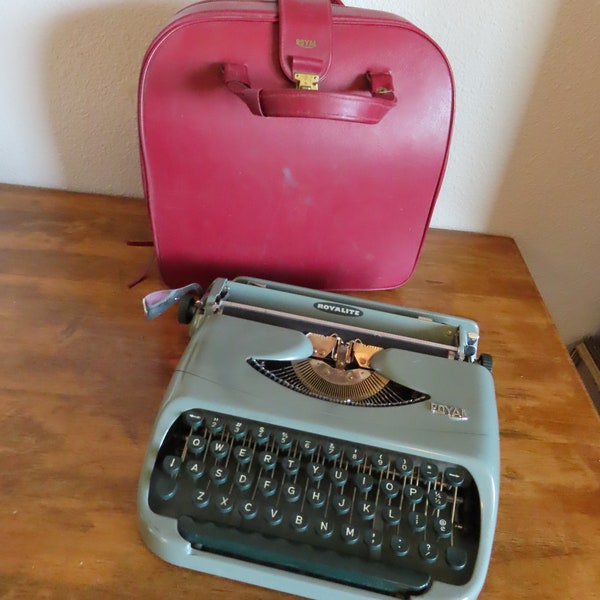 Royal Portable Typewriter 1960s - Etsy