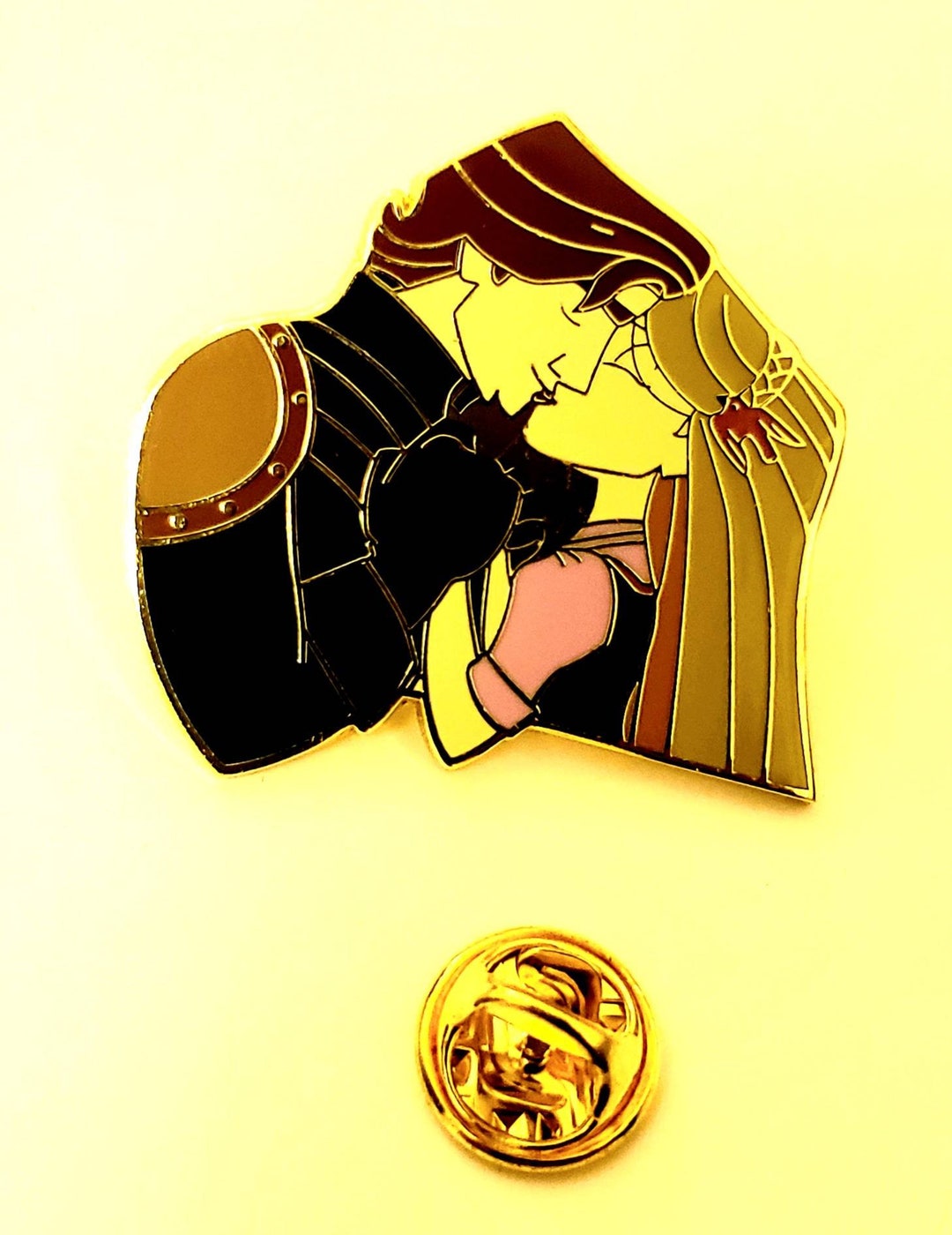 Rapunzel And Eugene Wedding Kiss