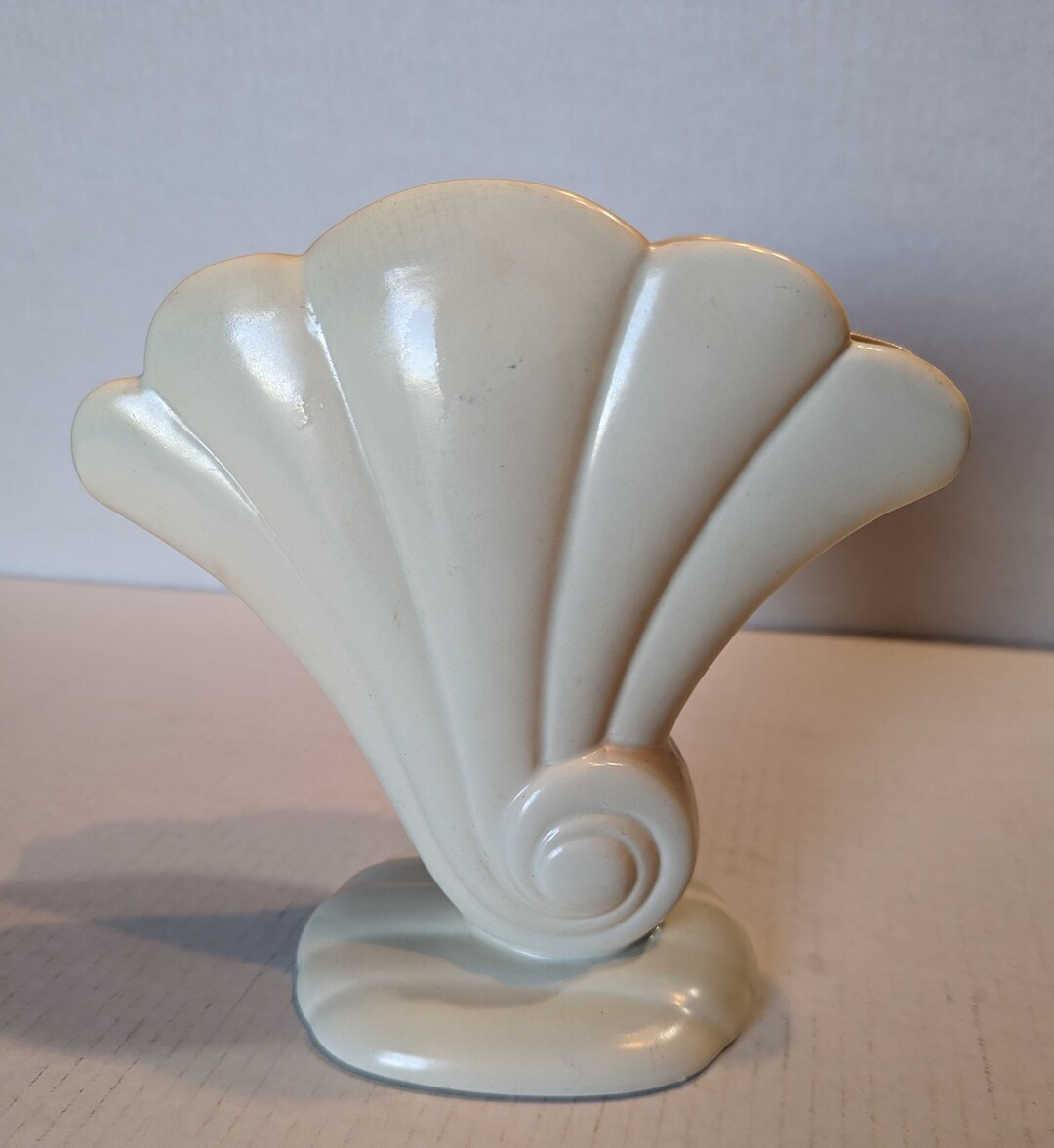 Authentic Red Wing Shell Vase, Ivory Color Inside and Out. #892, 7 1/2 ...