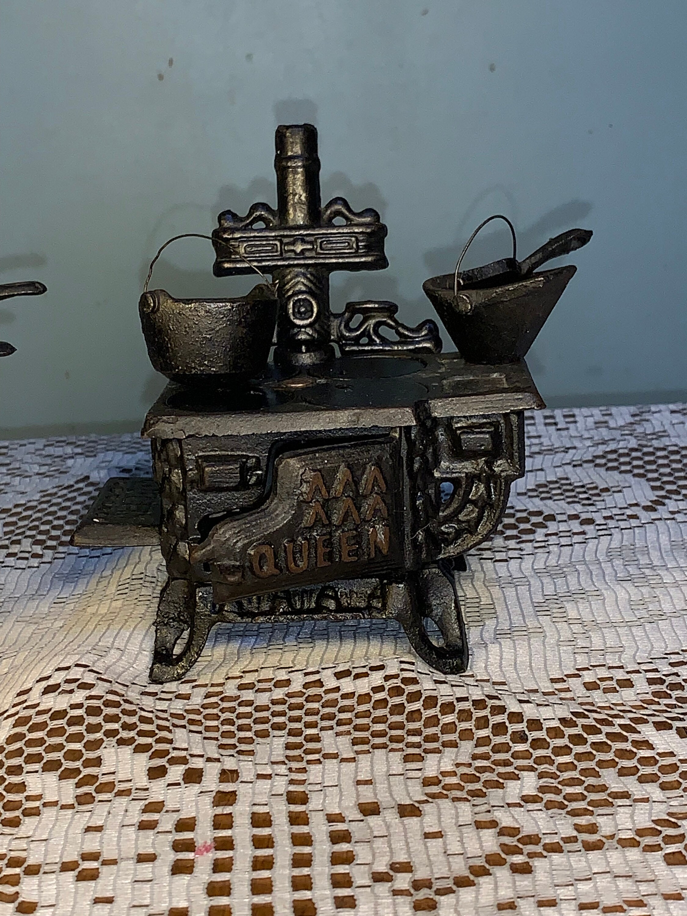 Vintage 1940s Cast Iron Miniature Wood Burning Stoves queen Salesman ...