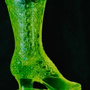 1960s Vintage Wonderfully Bright GLOWING Findlay Glass bouquet Holder ...