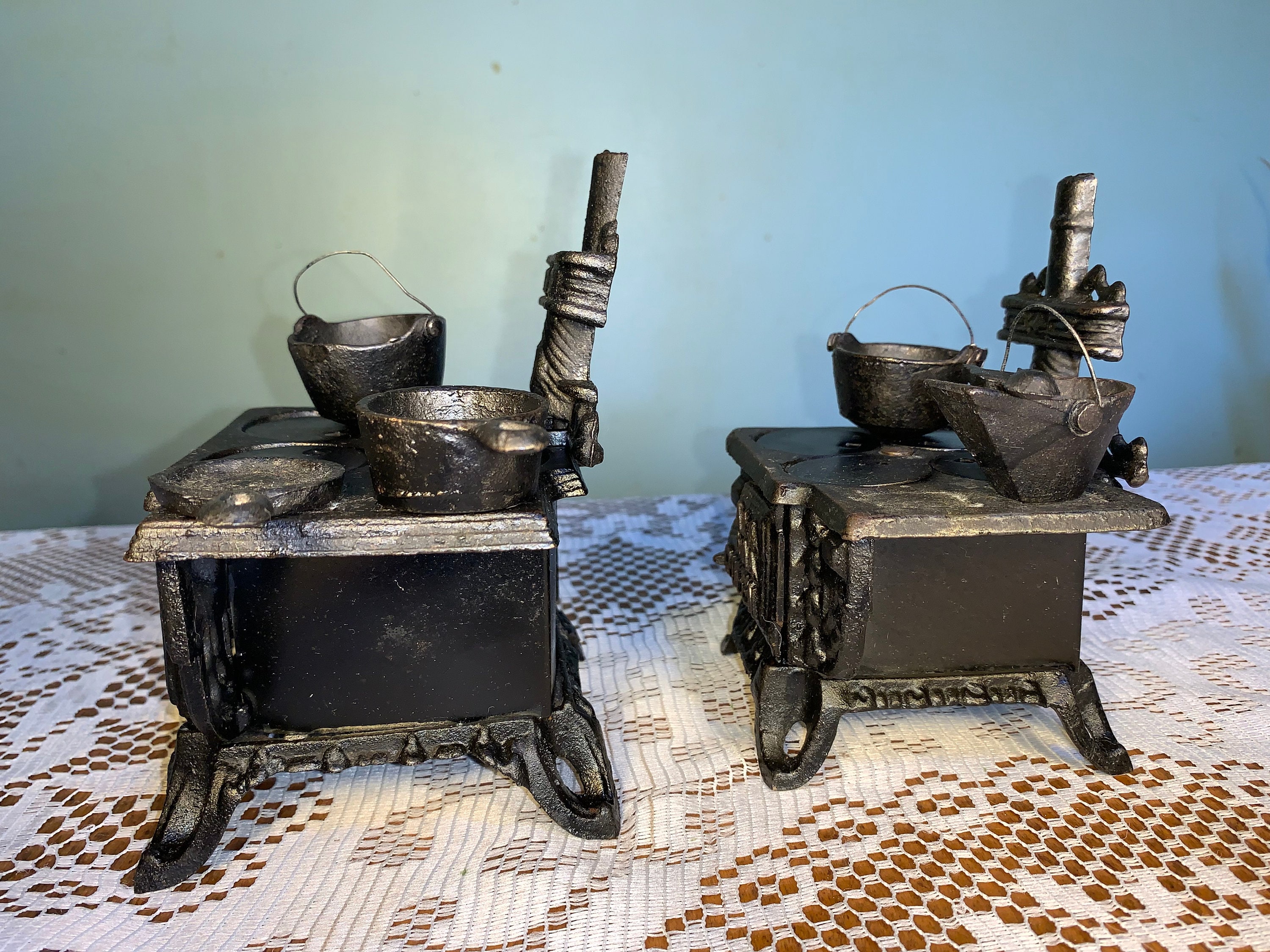 Vintage 1940s Cast Iron Miniature Wood Burning Stoves queen Salesman ...