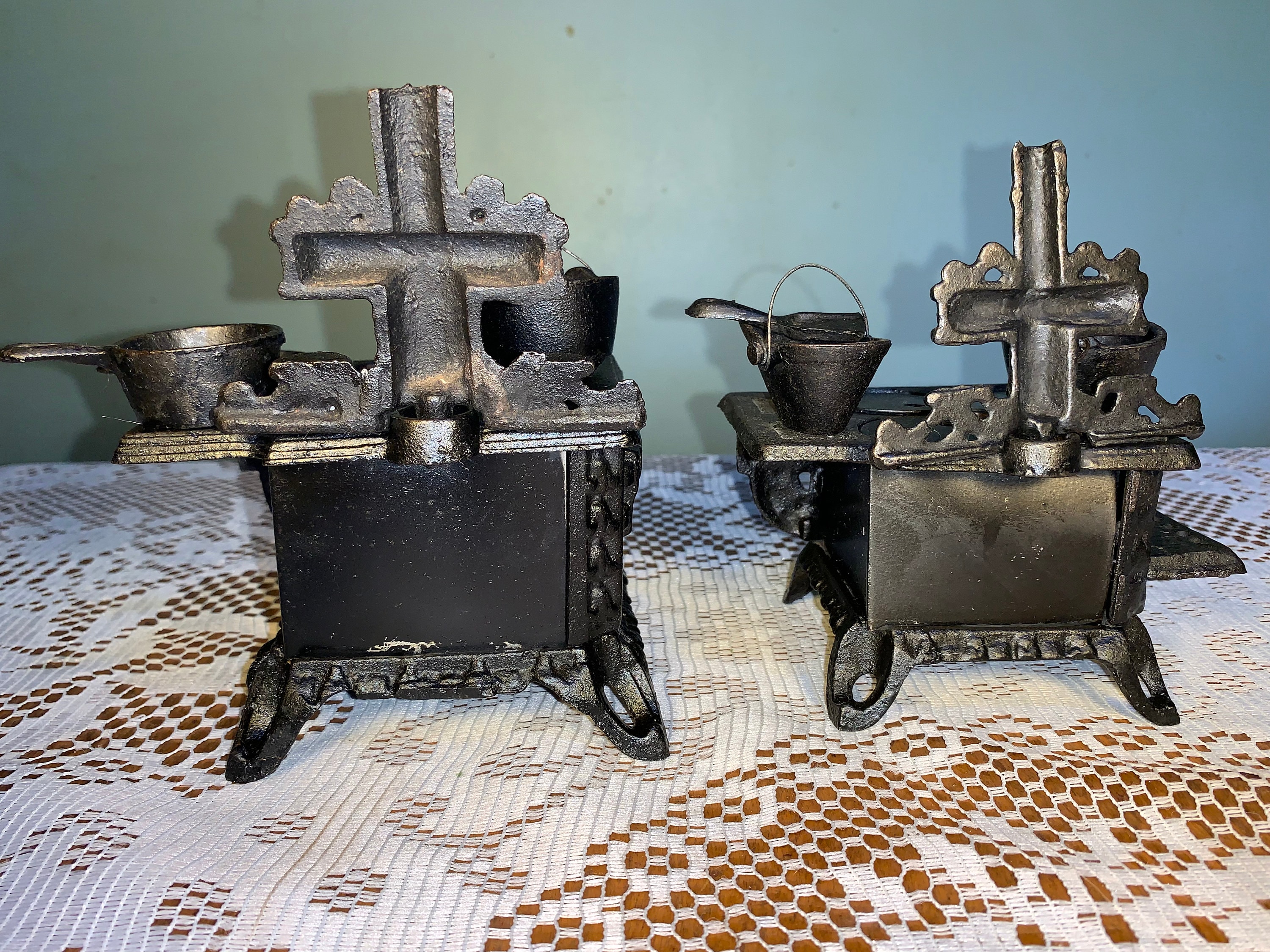 Vintage 1940s Cast Iron Miniature Wood Burning Stoves queen Salesman ...