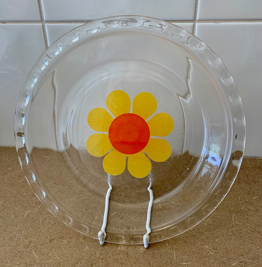 Pyrex Agee Glass Pie Dish With Flower in the Centre. Mid Century ...