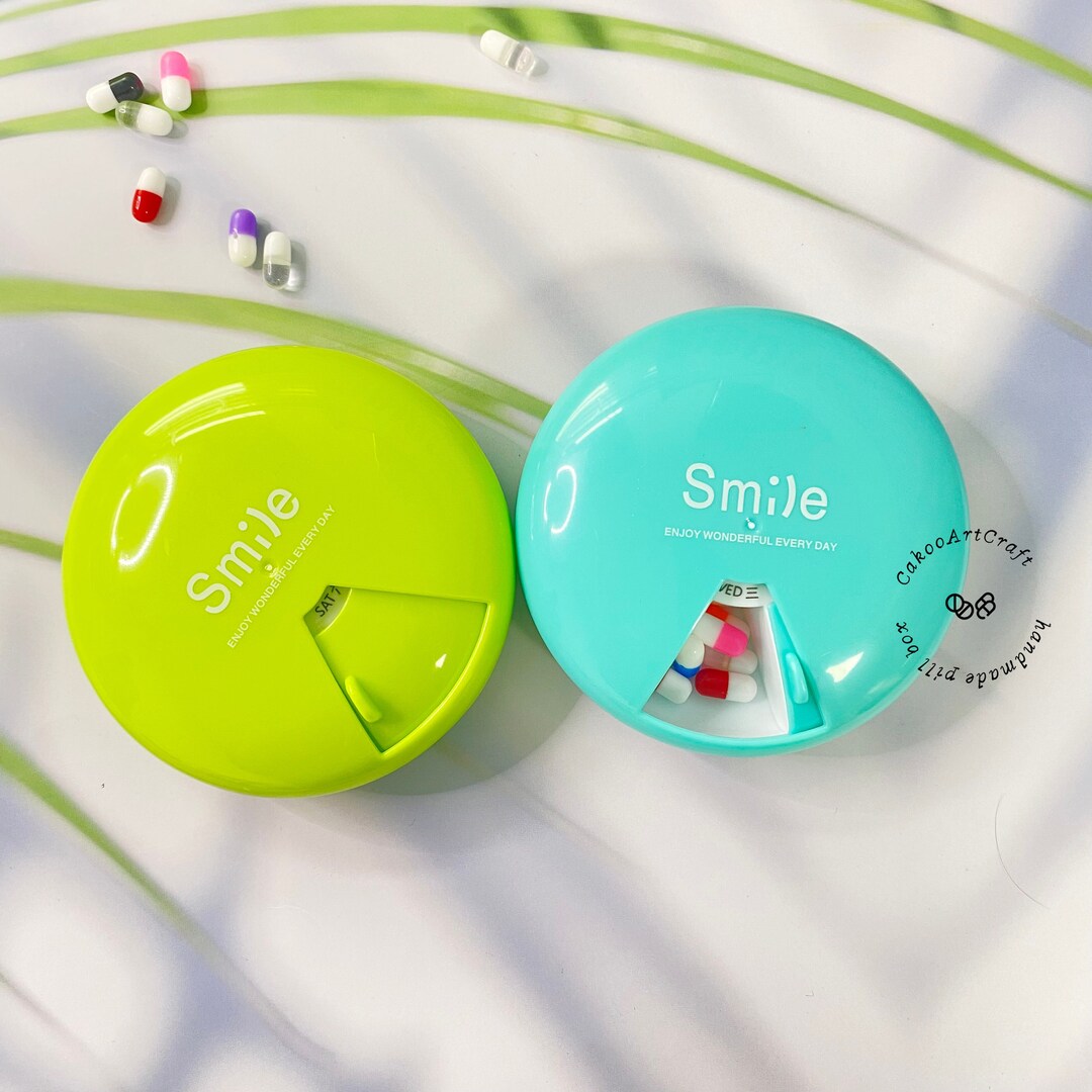 Round Rotatable Pill Cases, Small Portable Pill Box, 7 Slots Travel ...