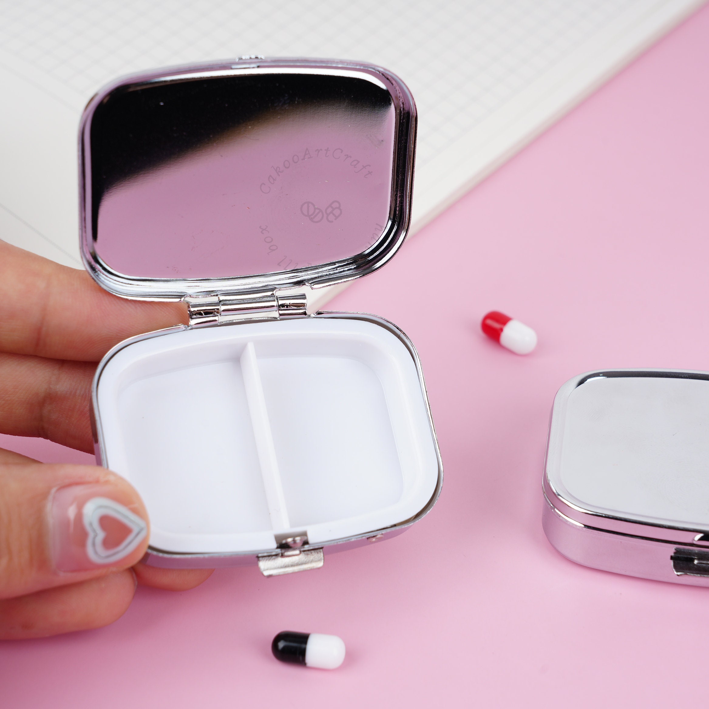 Cute Bee Pill Container, Portable Daily Pill Box, Round Metal Medicine ...