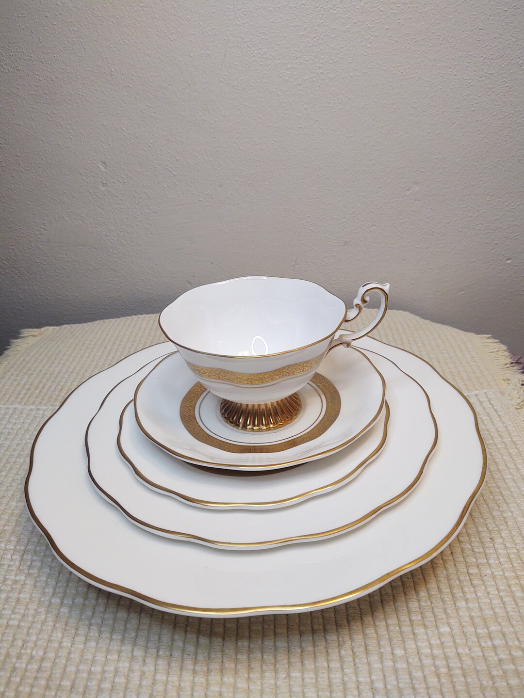 Royal Albert Fine Bone China, 5-piece, Place Setting, White/gold ...
