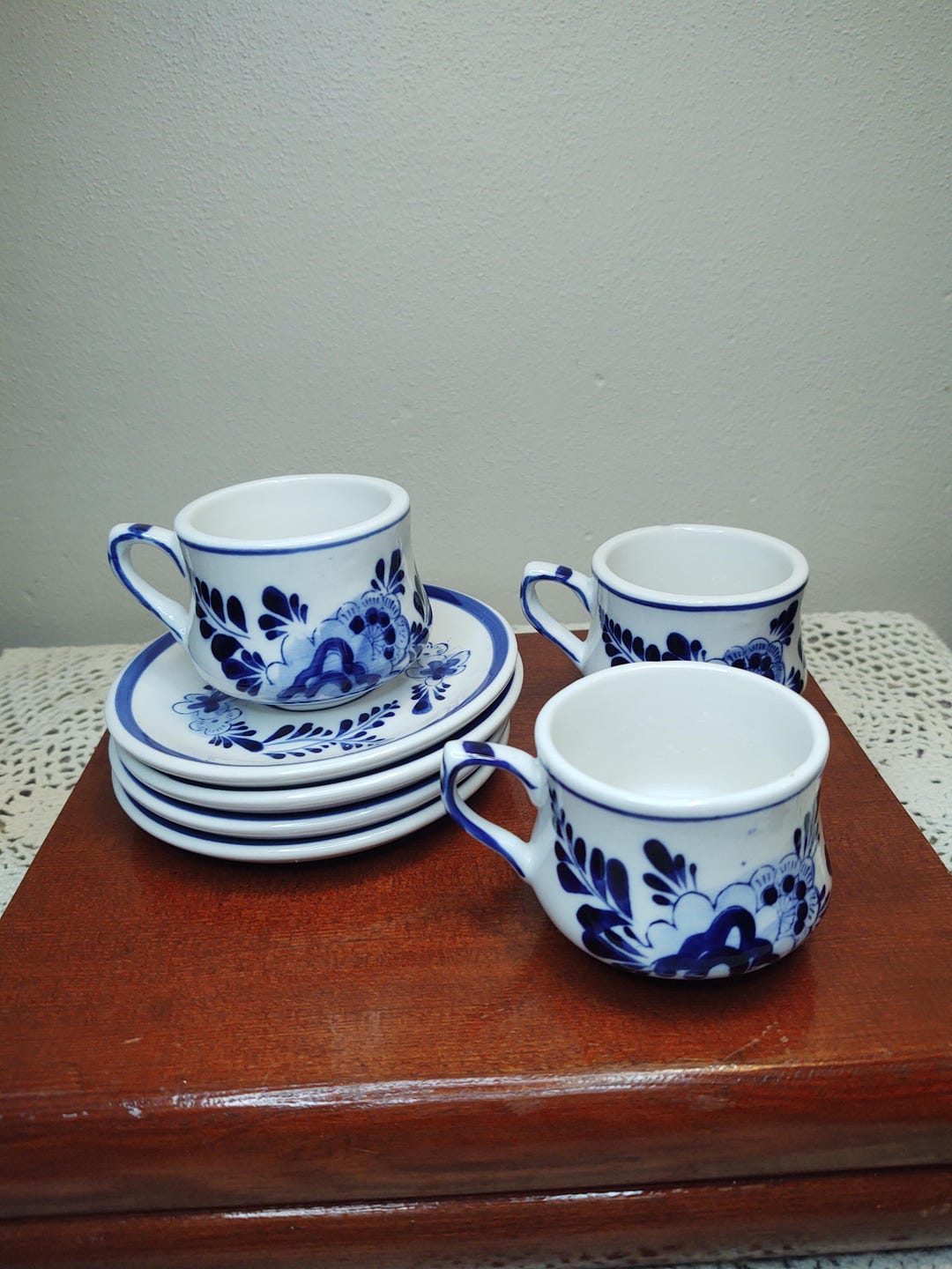 Delft Blue Demitasse Cups 3 and Saucers 4 - Etsy