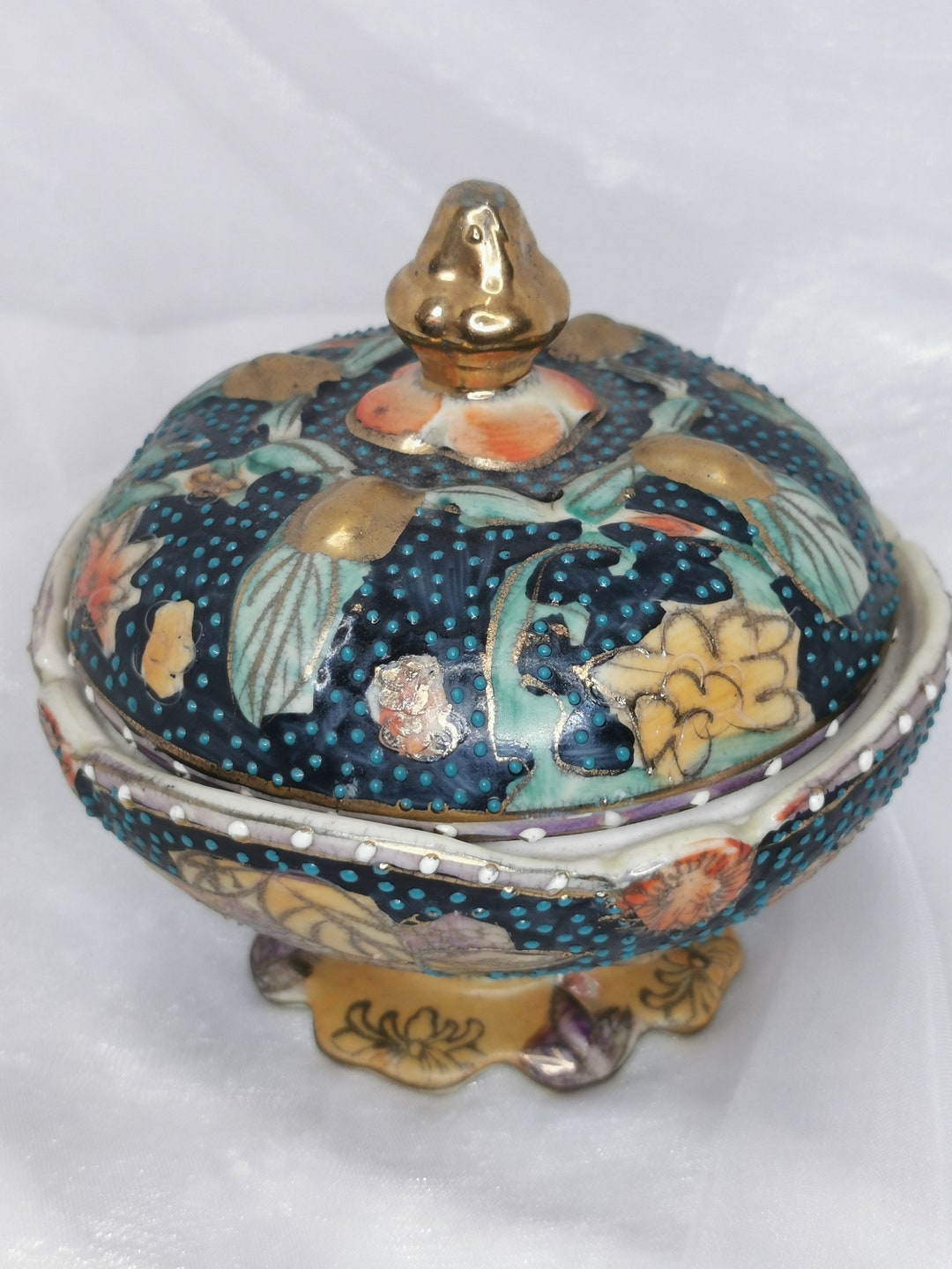 Gyokushu Ga Satsuma Yaki Shimazu Crest Meiji Satsuma Jewellery or ...