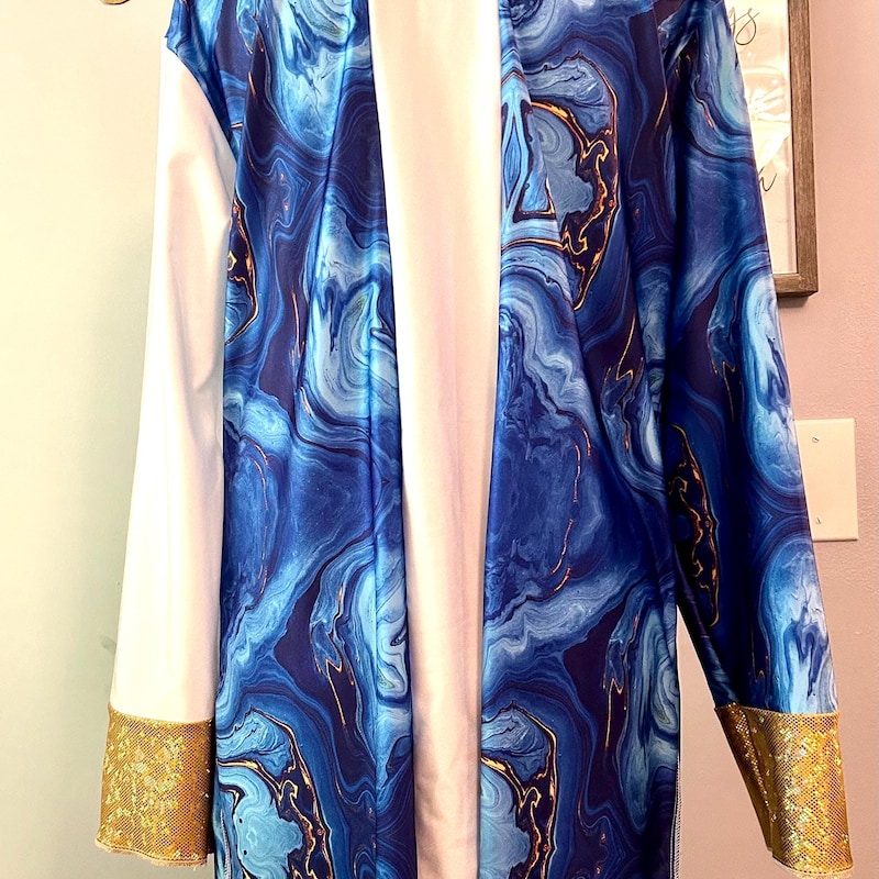 What do you call à tunic that tapers to a point in the front - Etsy Canada