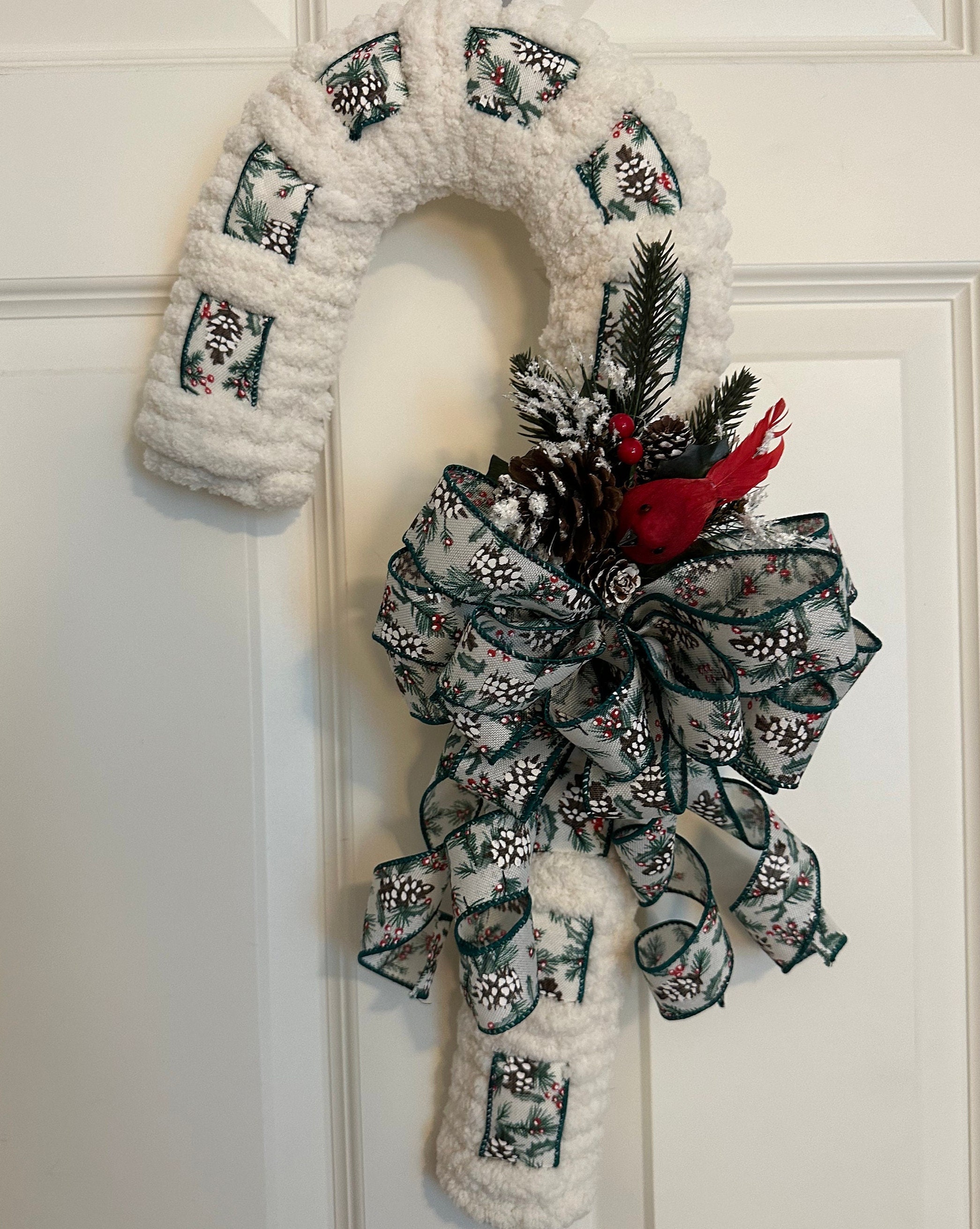 Winter Candy Cane Wreath, Yarn Candy Cane Wreath, Winter Decor ...