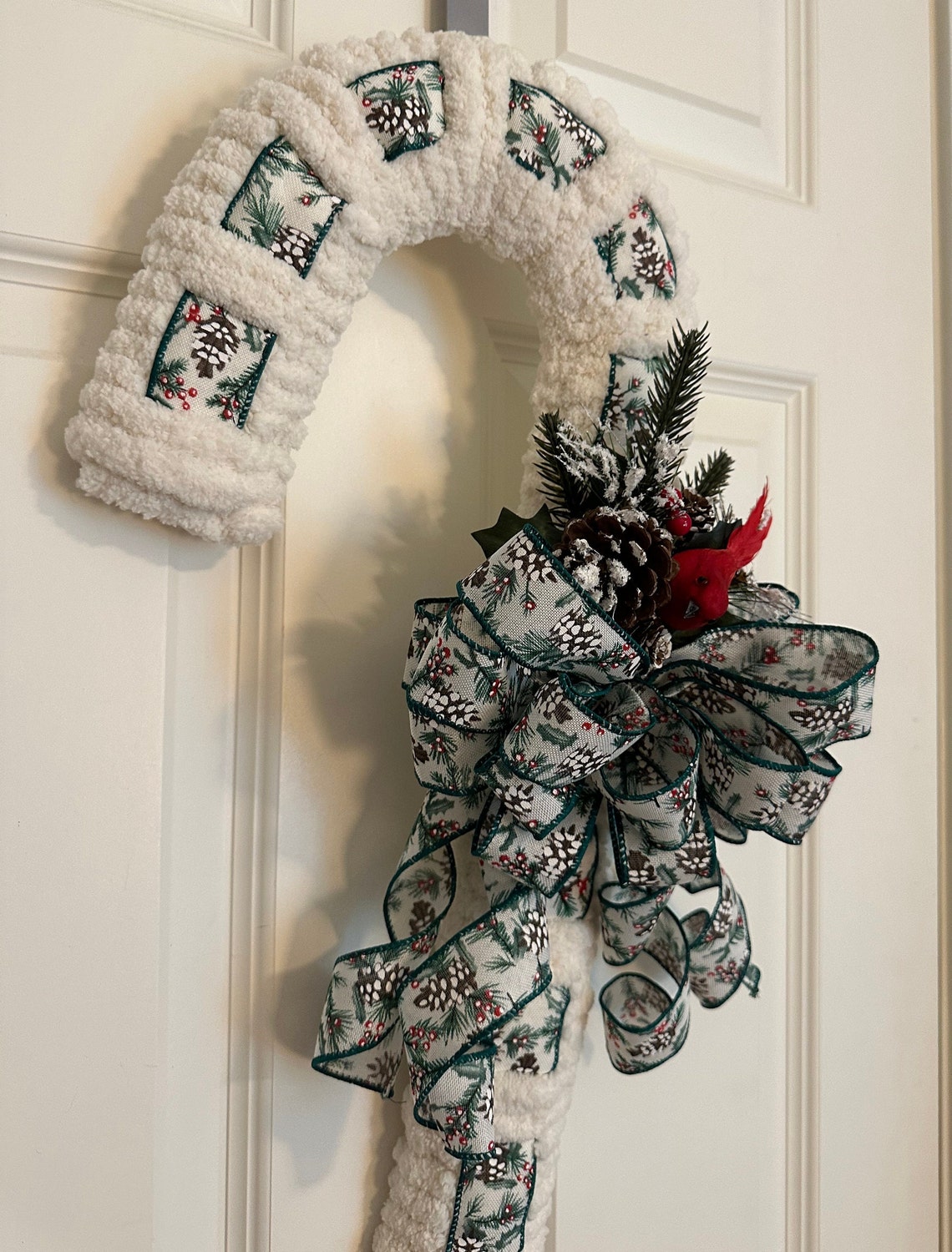 Winter Candy Cane Wreath, Yarn Candy Cane Wreath, Winter Decor ...