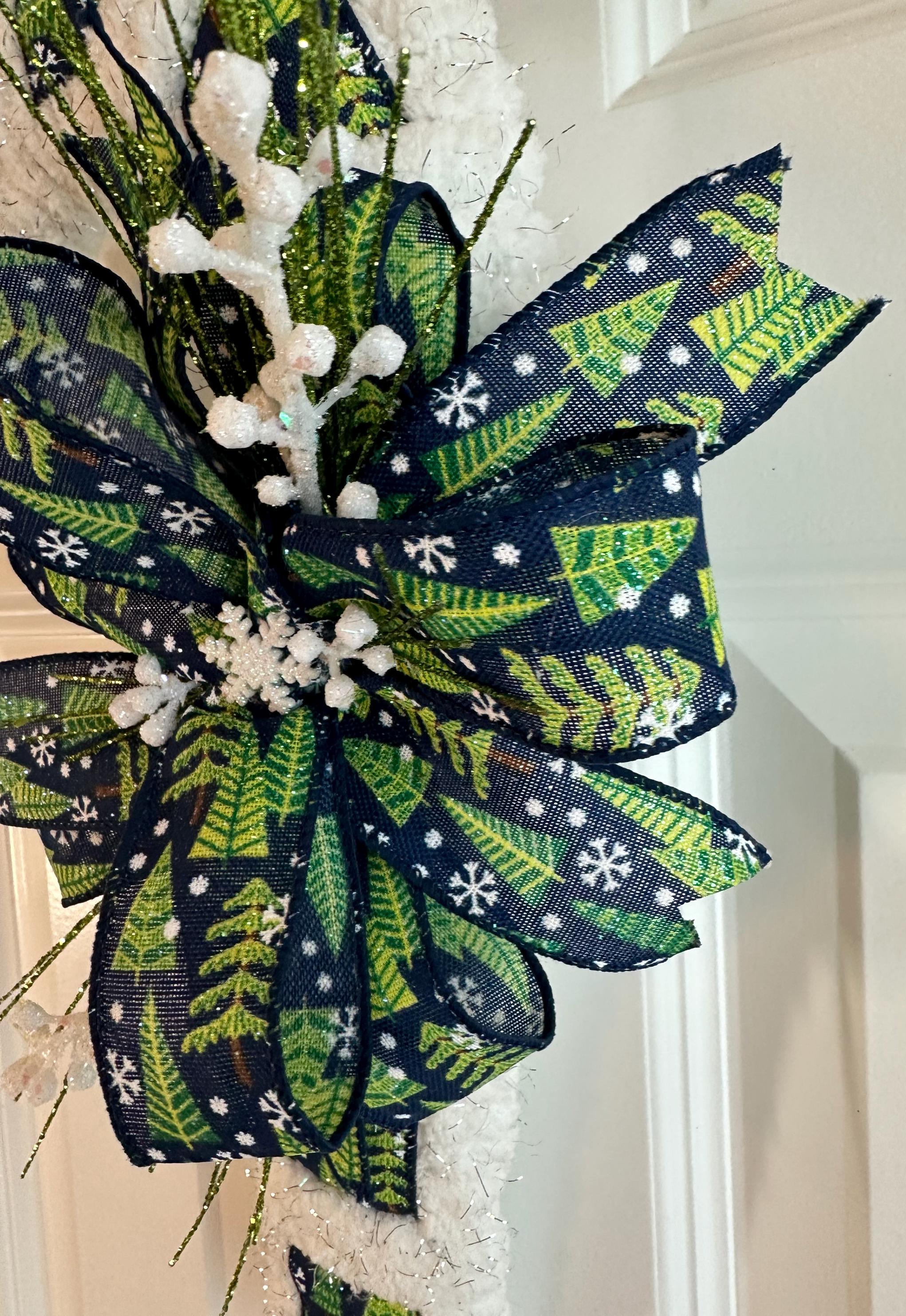 Sparkle Yarn Candy Cane Wreath: Navy & Green Christmas Decor - Etsy