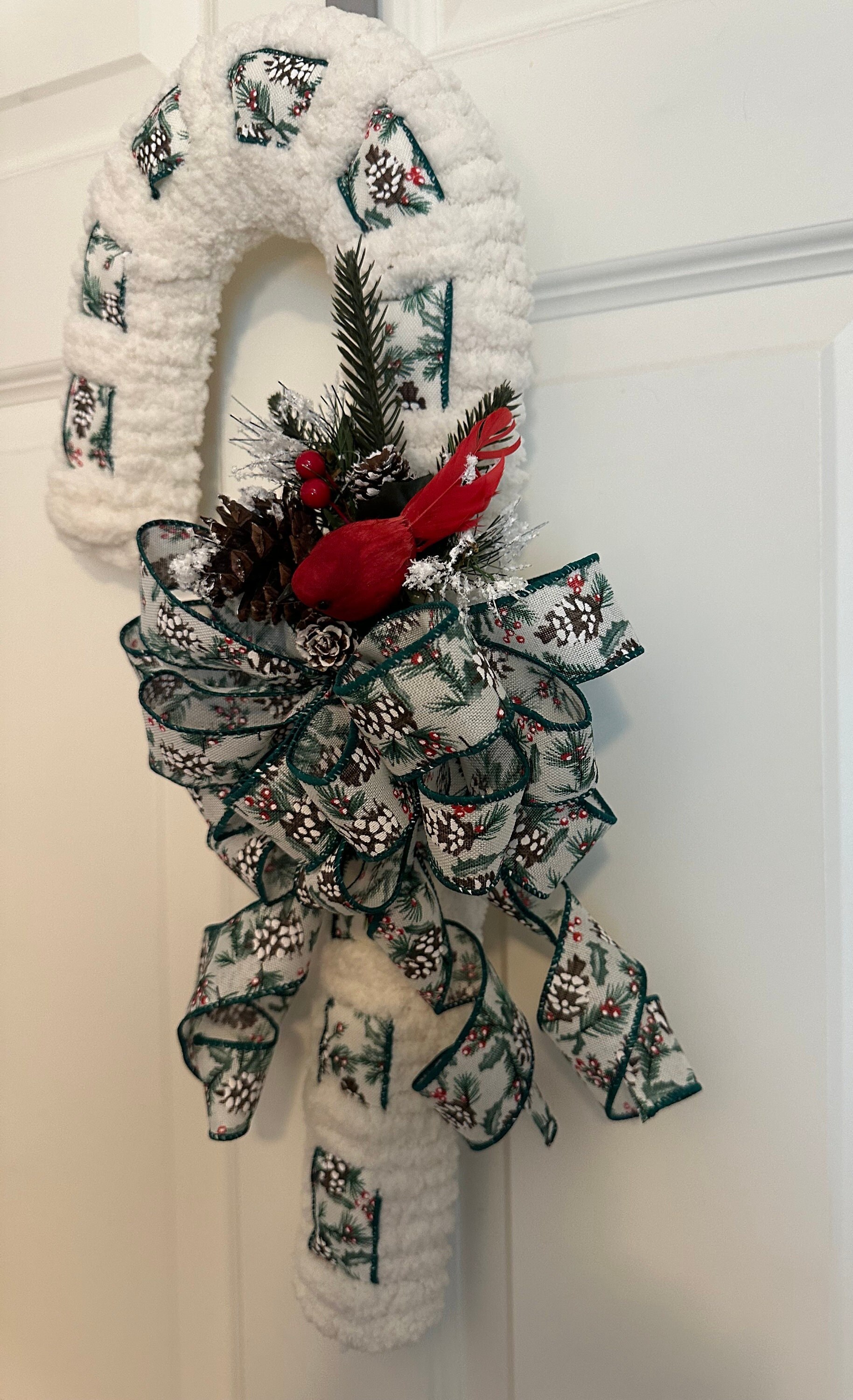 Winter Candy Cane Wreath, Yarn Candy Cane Wreath, Winter Decor ...