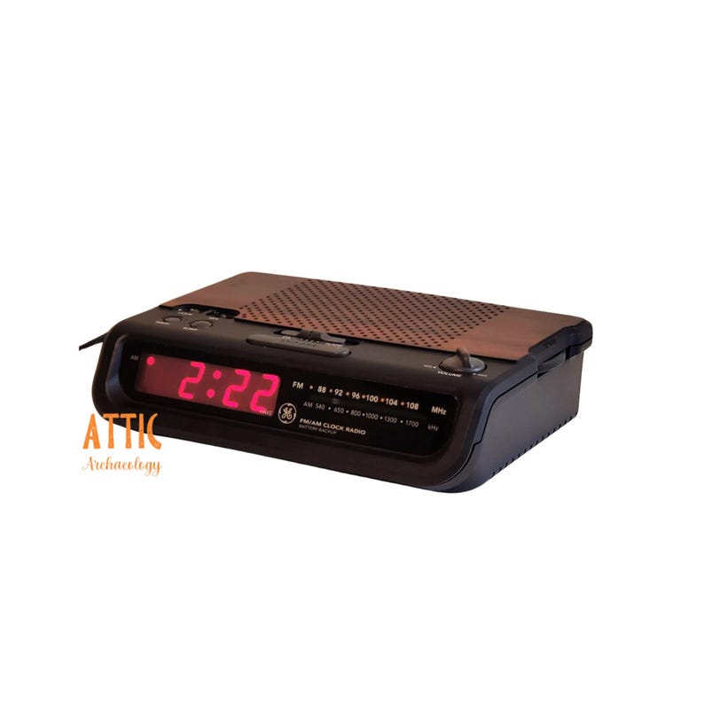 Vintage 1990s GE Wood Grain Digital Clock Radio, Red Led Display ...
