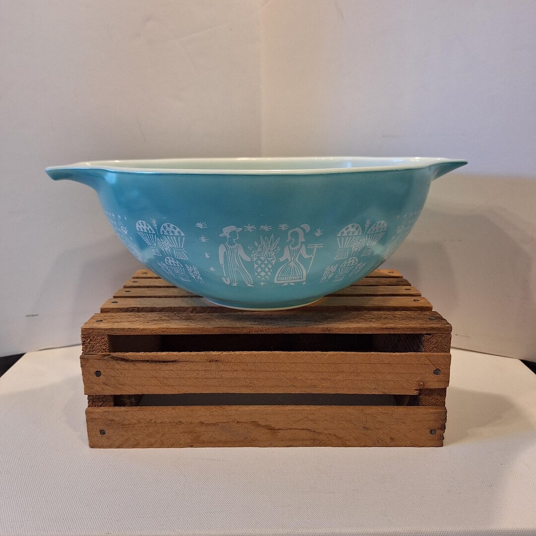 Vintage 1950s -- Pyrex -- Blue Amish Butterprint -- Cinderella Mixing ...