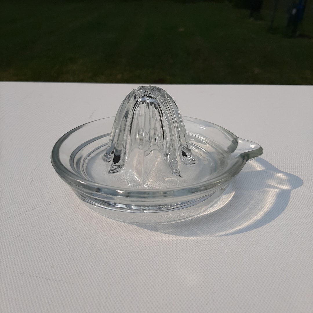 Vintage 1930s -- Small Clear Glass Citrus Juicer -- Juice Reamer ...