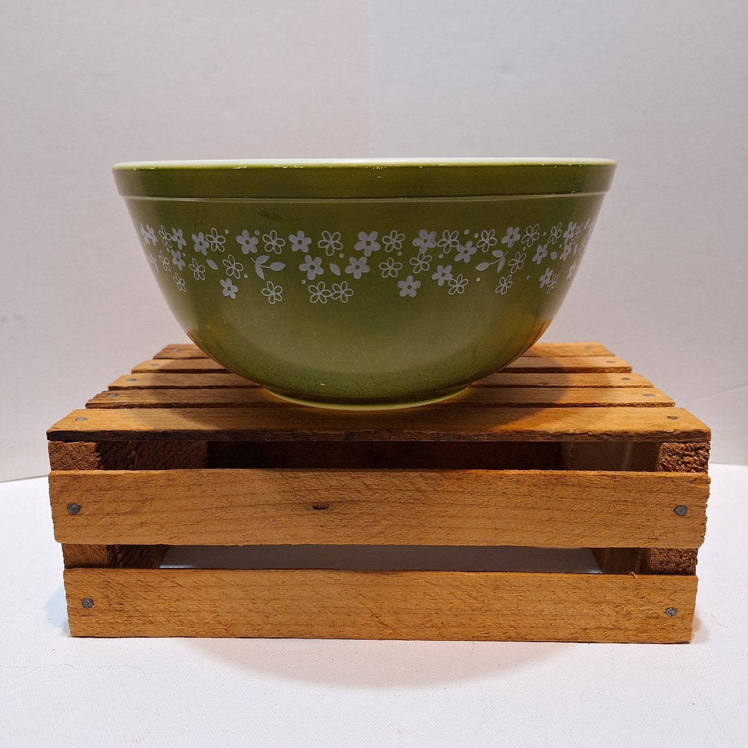 Vintage 1970s -- Pyrex -- 403 -- Spring Blossom -- Green With White ...