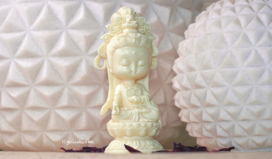 Quan Yin Statue ~ Meditative Figurine of Chinese Goddess, Bodhisattva ...