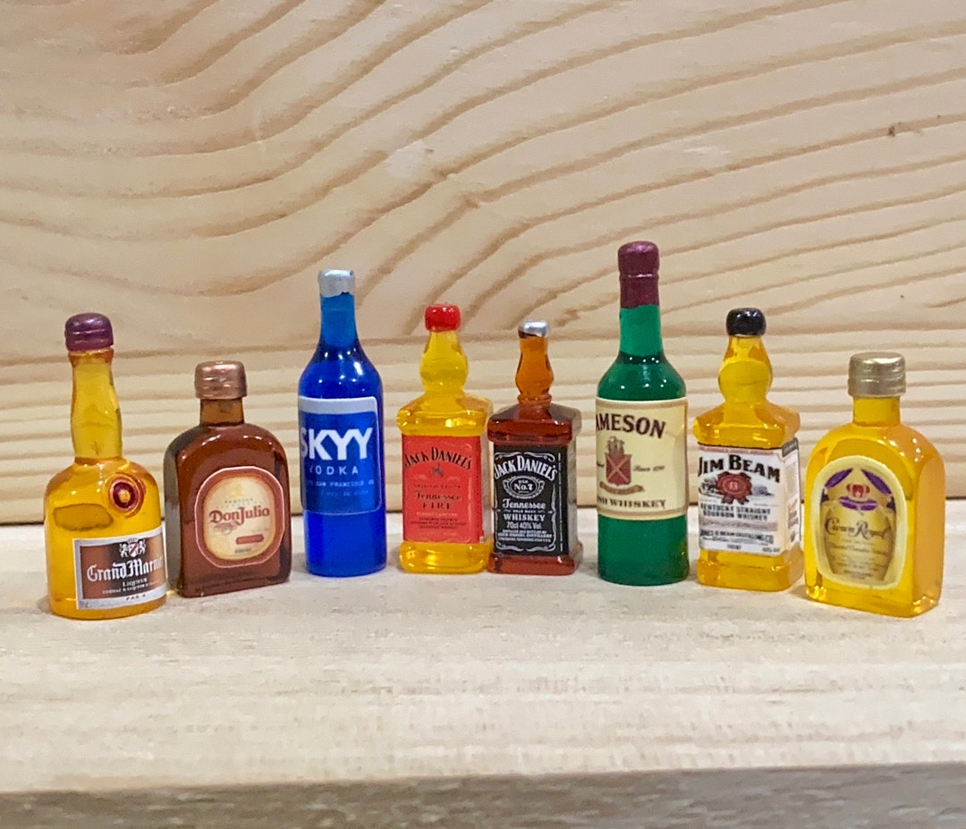 NEW Premium Set of Miniature Liquor Bottles With Handmade Exclusives 8 ...