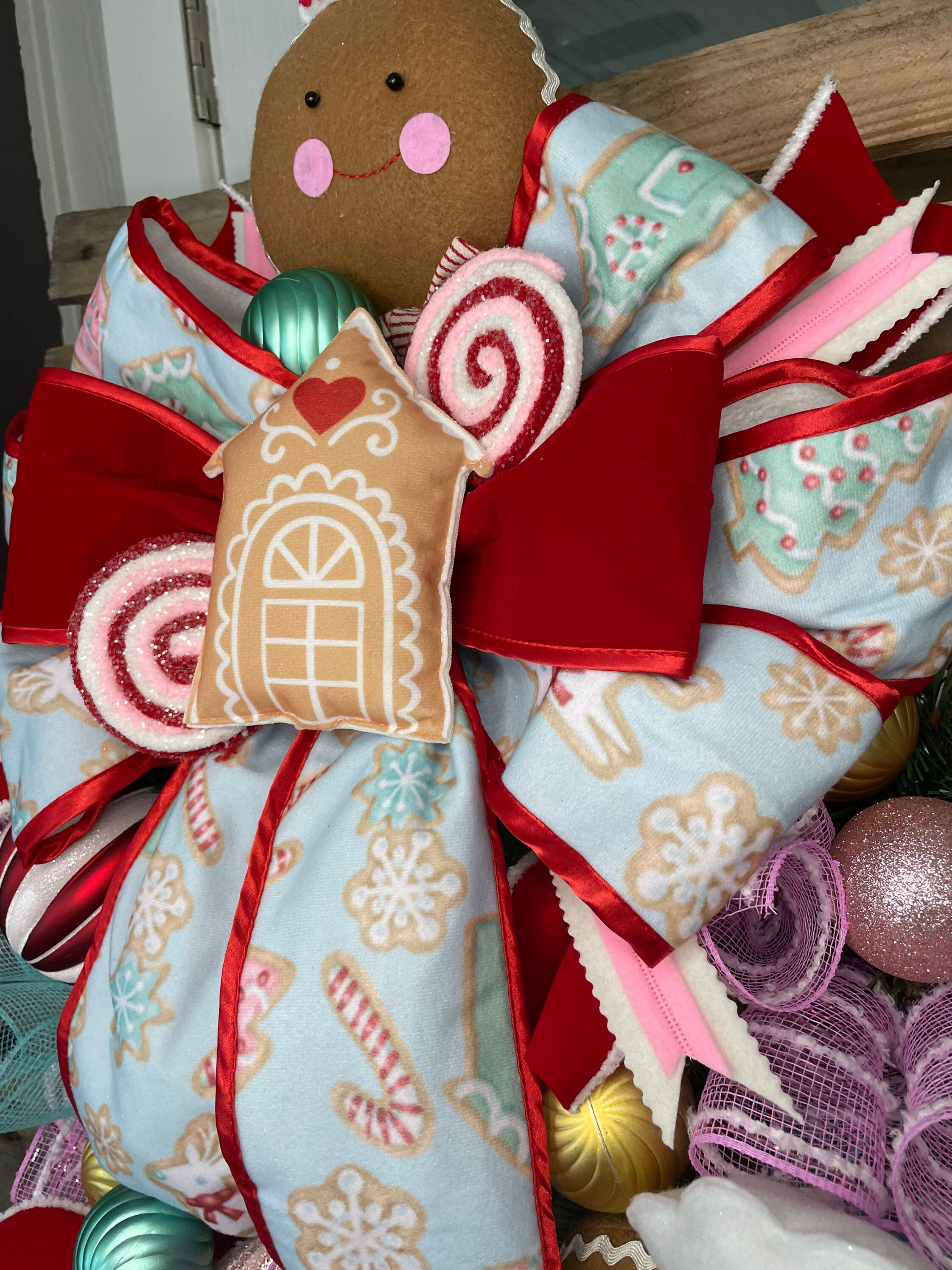 Gingerbread Wreath, Candyland Decor, Colorful Christmas, Sweet Holiday ...
