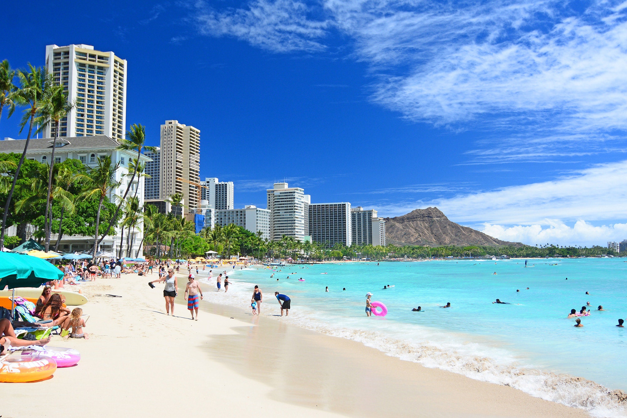 Gorgeous Waikiki Beach With Turquoise Waters and Diamond Head View in ...