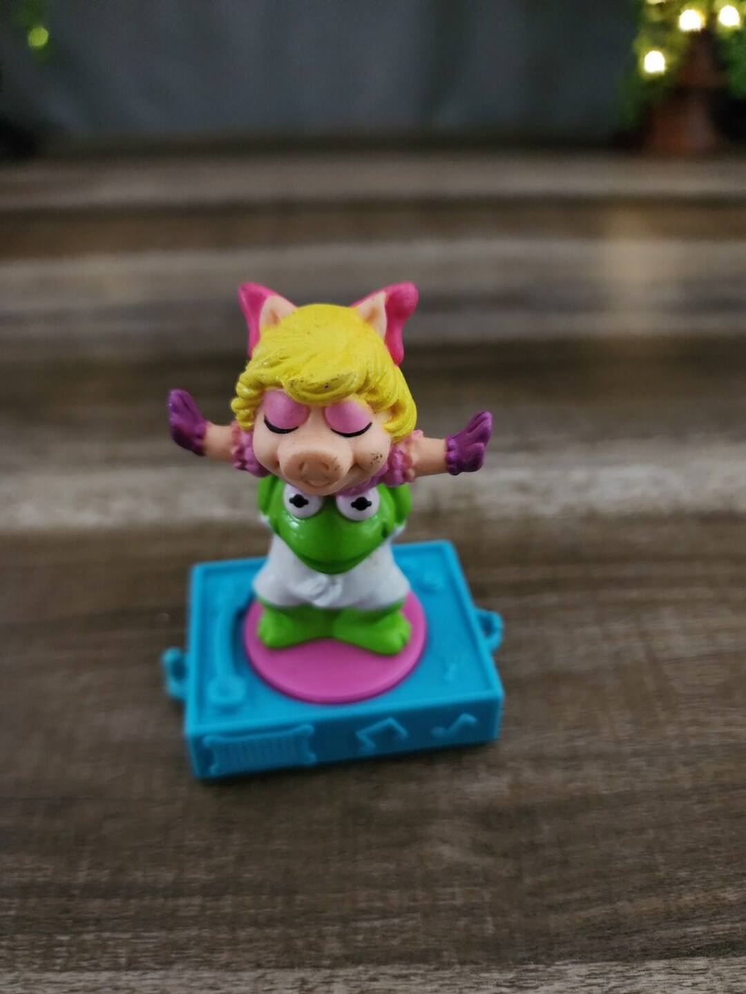 Miss Piggy and Kermit the Frog, Miss Piggy and Kermit Spinning Record ...