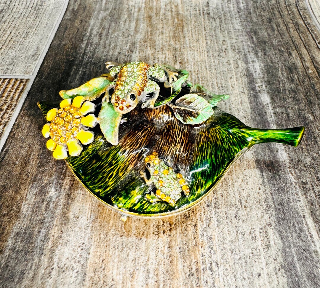 VINTAGE Bejeweled Frogs Enamel Leaf Hinged Trinket Box - Etsy