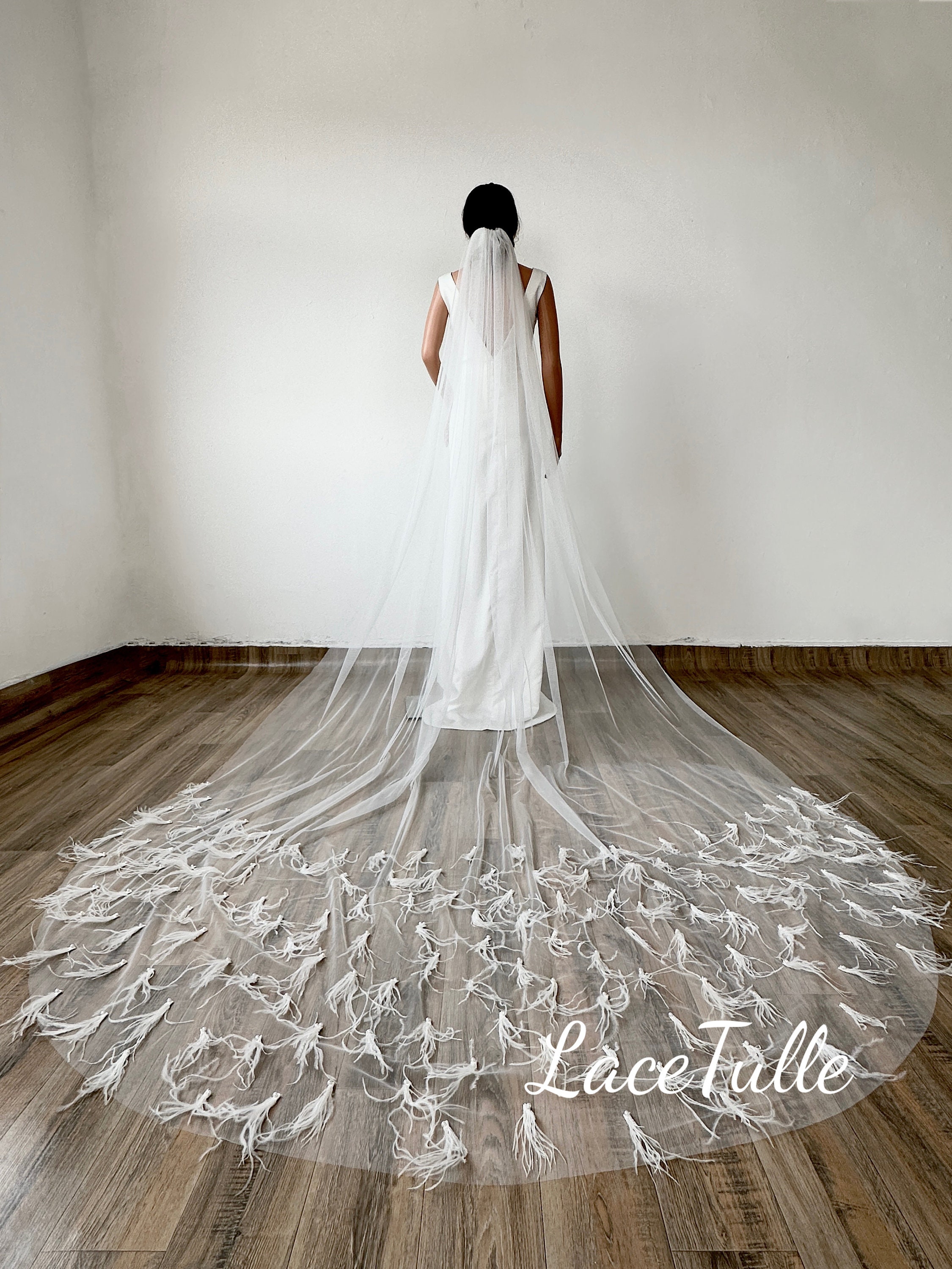 Bridal Veil With Feathers at the Bottom|a Layer of Veil|cathedral Veil ...