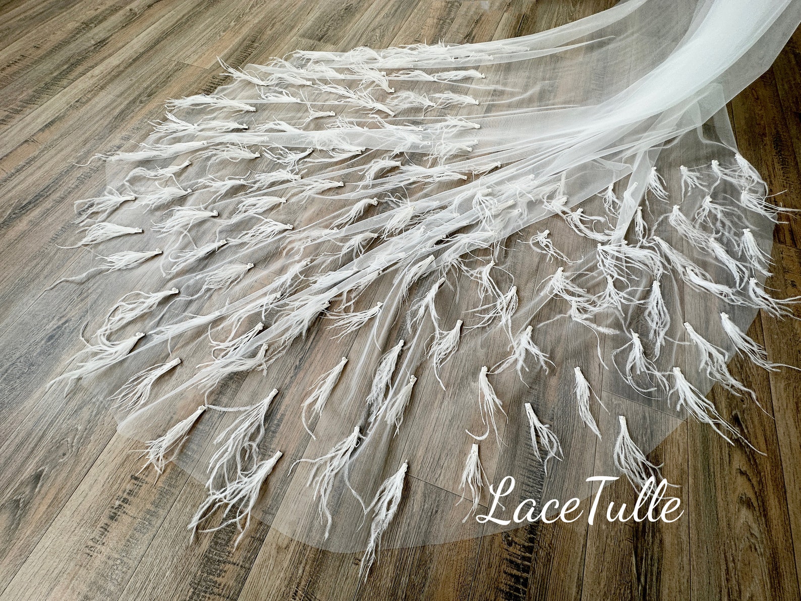 Bridal Veil With Feathers at the Bottom|a Layer of Veil|cathedral Veil ...