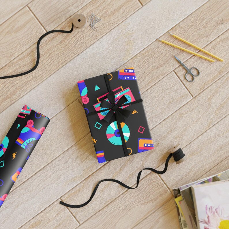 Wrapping Paper, 80s 90s Retro Design Christmas Gift Wrap Roll, Holiday ...