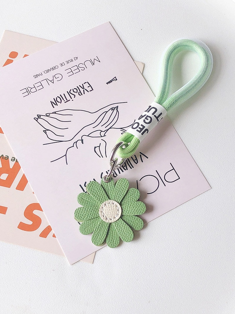 Leather Small Daisy Flower Car Keychain Pendant Couple Gift ...