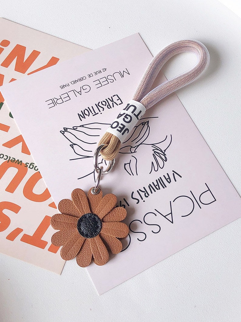 Leather Small Daisy Flower Car Keychain Pendant Couple Gift ...