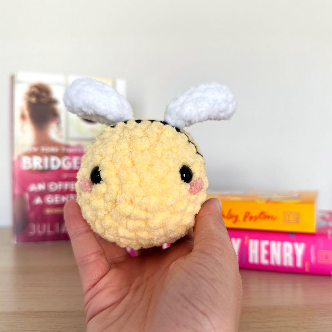 Chunky Bee Crochet Plushie | Crochet Bumblebee Bookshelf Trinket ...